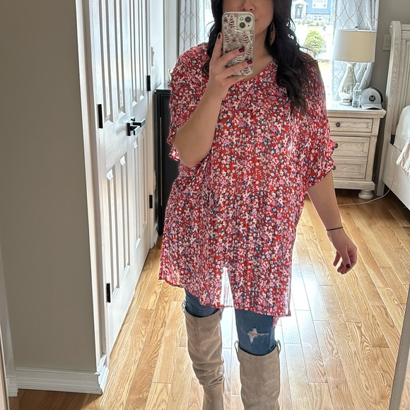 Tops | Flowy Floral Tunic | Poshmark